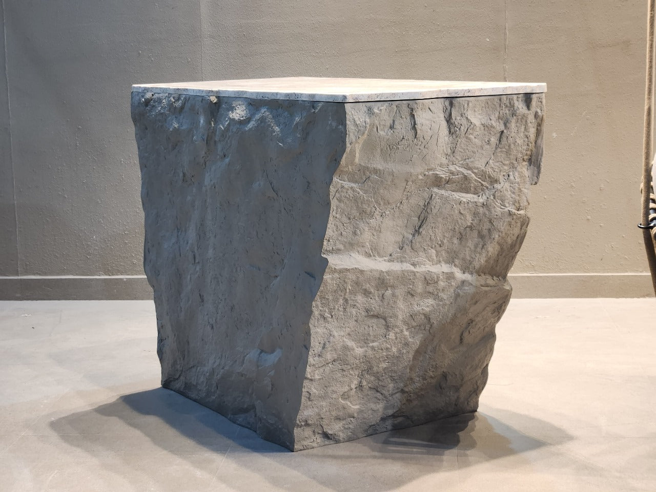 The Monolith Bar – Bareeki